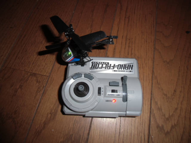 NANO-FALCON ナノファルコン 世界最小トイヘリの充電方法: NANO-FALCON ナノファルコン 世界最小赤外線ヘリレビュー